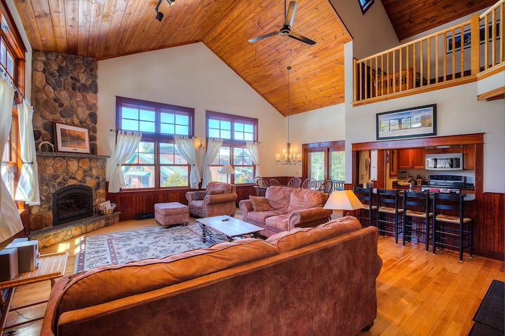 Elegant And Spacious Lake Placid Townhouse - Lake Placid, NY