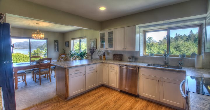 Lovely Walk To Town Condo With Lake Views! - Lake Placid, NY