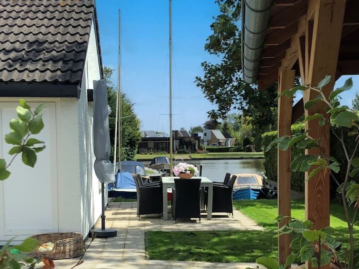 Maison Au Bord De L'eau Avec Embarcadère - Sneek