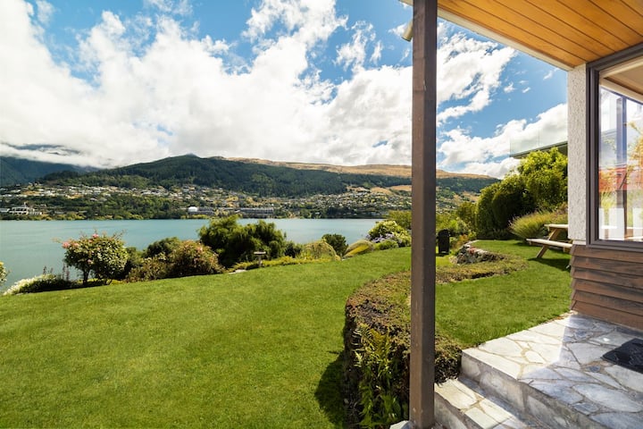 Lakefront Cottage - Queenstown, New Zealand