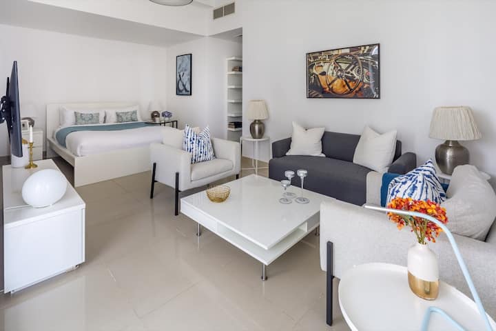Bright And Modern Studio With Huge Balcony! - Dubai