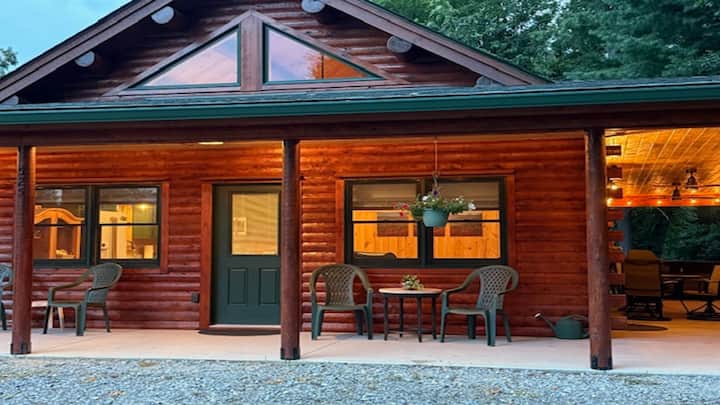 Ecusta Trailhead Cabin - Hendersonville, NC