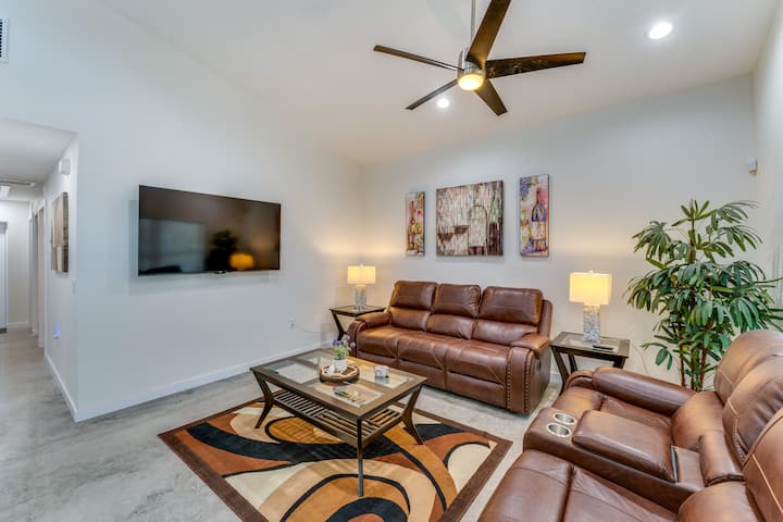 Daytona Beach Vacation Home ~ 4 Mi To Main St Pier - Ormond Beach, FL