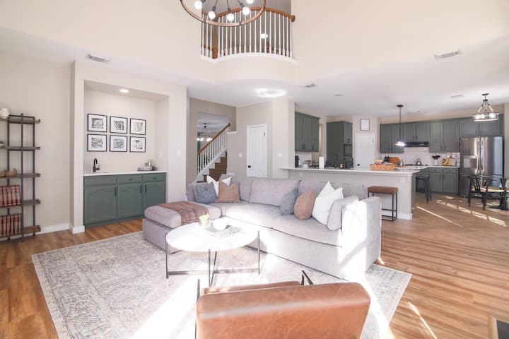 Hestia: Spacious Cedar Park Luxe Retreat - Leander, TX