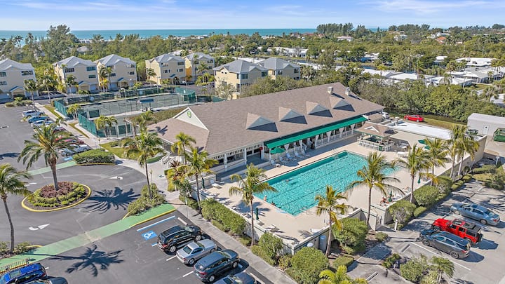 Charming Villa! Resort Amenities, Walk To Beach! - Longboat Key, FL