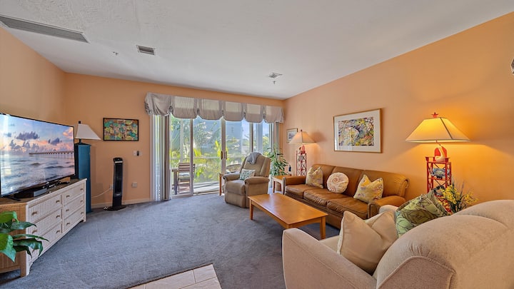Cedars East Villa, 1 Mile To Longboat Key Beach - Longboat Key, FL