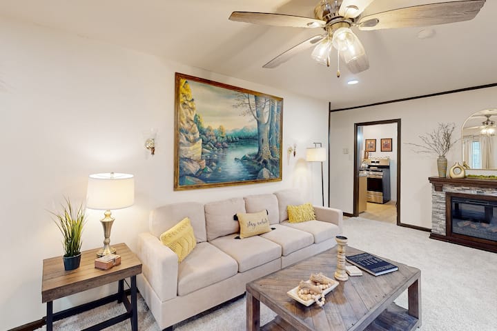 3br Private Stay W/ Game Room & Fireplace - Brendonwood - Indianapolis