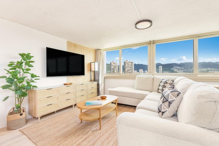 Golf Course & Mt Renovated Condo At Island Colony - Honolulu, HI