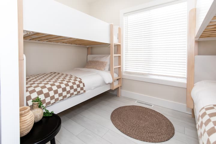 2 Bedroom Brand New Condo Near Cedar Point - Marblehead, OH