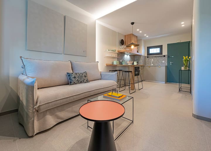Newly Renovated Studio In Golden Mile W/ Pool - Marbella