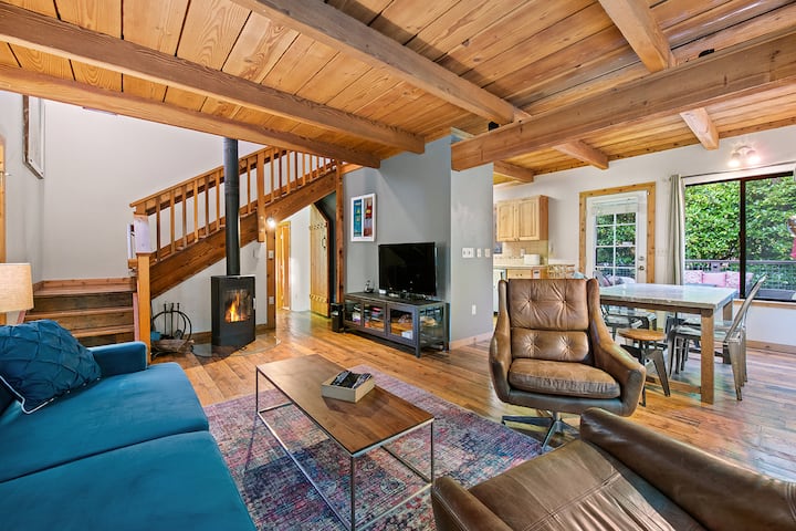 Summerwoood ~ Charming, Hot Tub, Family-friendly - Guerneville, CA