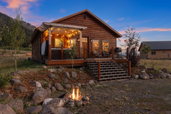 Grizzly Lodge W/ Hot Tub & Ac | Near Yellowstone - Henrys Lake, ID