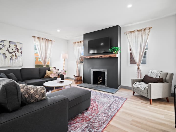 Gorgeous Remodel|game Room|sleeps 8 - Akron, OH