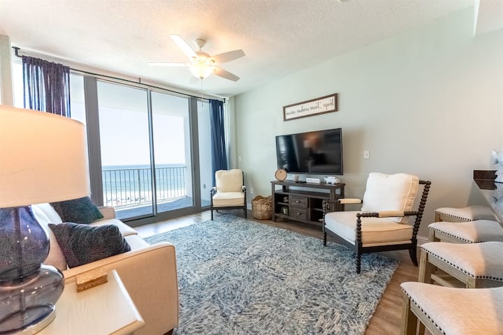 Lighthouse W/ Bunk Room. 3 Pools Directly On Beach - Gulf Shores, AL