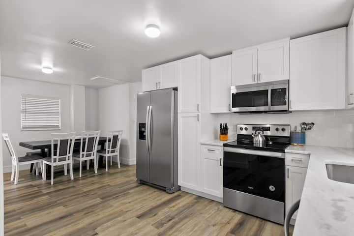 St Pete Retreat | Newly Updated, Pet Friendly - Pinellas Park, FL