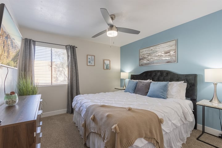 King Bed Free Parking Walk To Dining & Shops - Phoenix, AZ