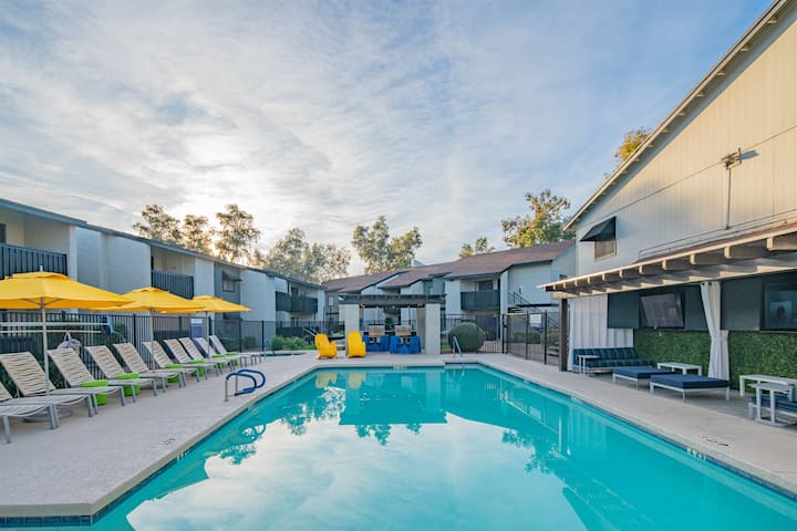 Central Location 》King Beds 》Parking 》Pool Access - Phoenix, AZ