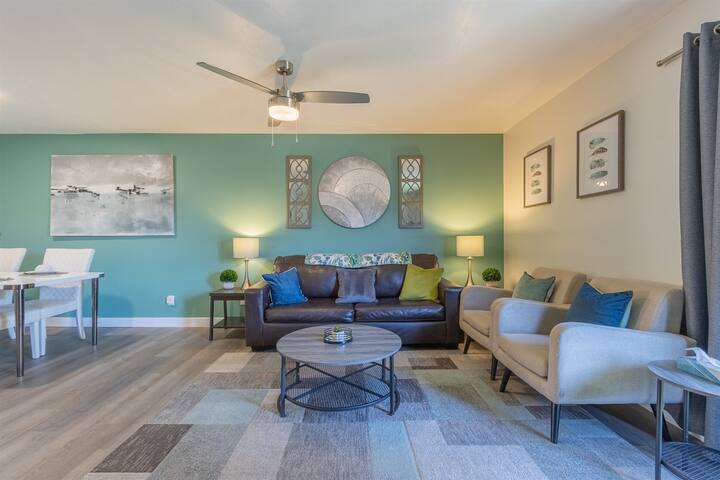 Relax & Splash • King Beds • Parking • Near Dining - Phoenix, AZ