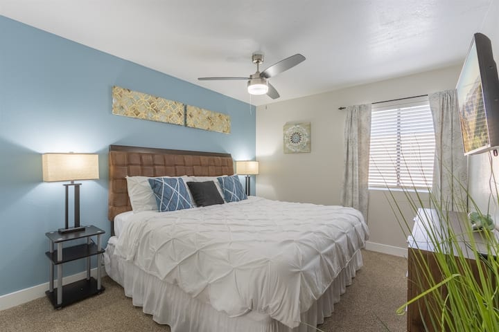 Pool Access • Work-ready Space • Washer/dryer In U - Phoenix, AZ