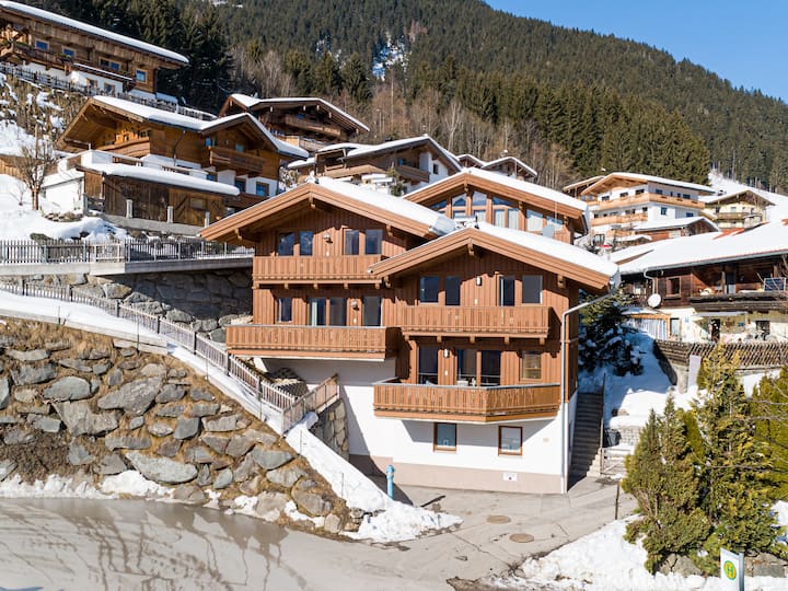 Chalet Avec Vue Sur La Vallée De Zillertal - Tux