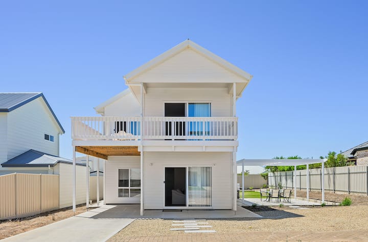 The White House - C21 Southcoast Holidays - Adelaide