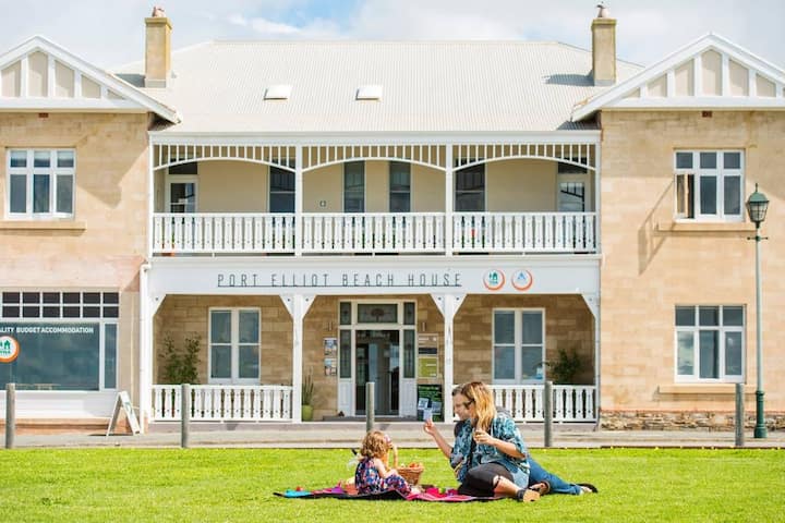 Queen Plus Three With Shared Bathroom - Victor Harbor