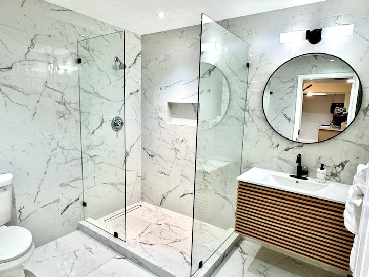 Ground Floor Condo Near Strip W/pool, Gym, Jacuzzi - Las Vegas