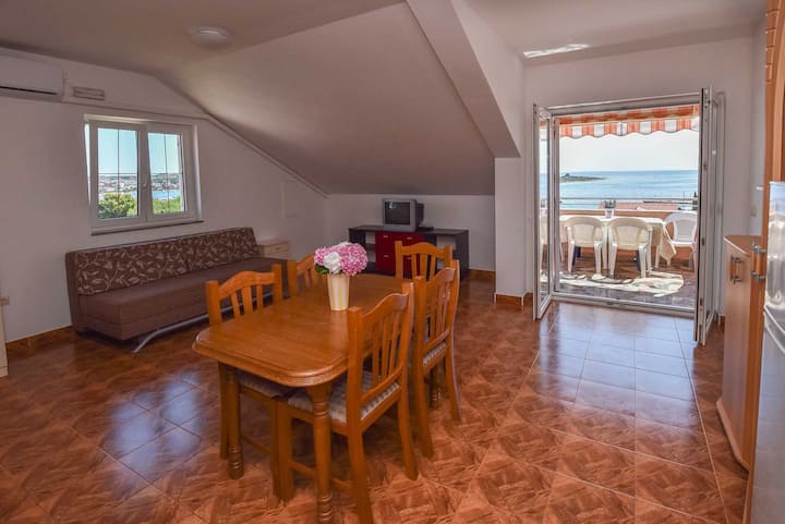 Apartment With Sea And City View - Stara Novalja