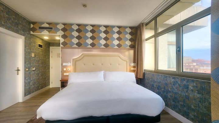 Faranda Marsol 1 King Bed, Premium Room, Sea View - Gijón