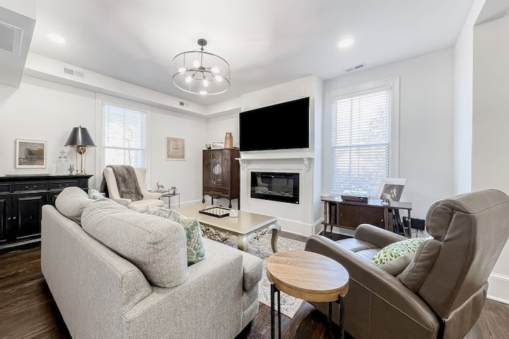 4br Home W/ 1900s Charm, Yard Games & Fire Pit - Culpeper, VA