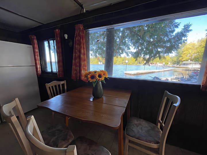 2-bedroom Balsam Lake Lower Boathouse #1a - Fenelon Falls