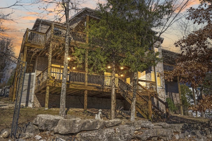 Woodland Retreat, Near Branson Fun, Firepit, Ps5! - Branson, MO