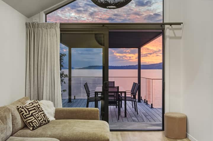 Lakefront - Large Deck Area - Spa Pool - Unit 4 - Taupō