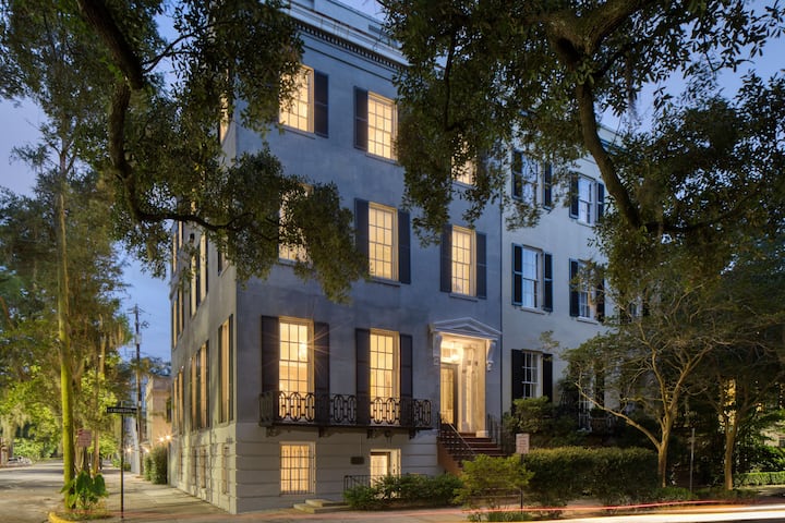 Impeccable Luxury Mansion On Pulaski Square - Savannah, GA
