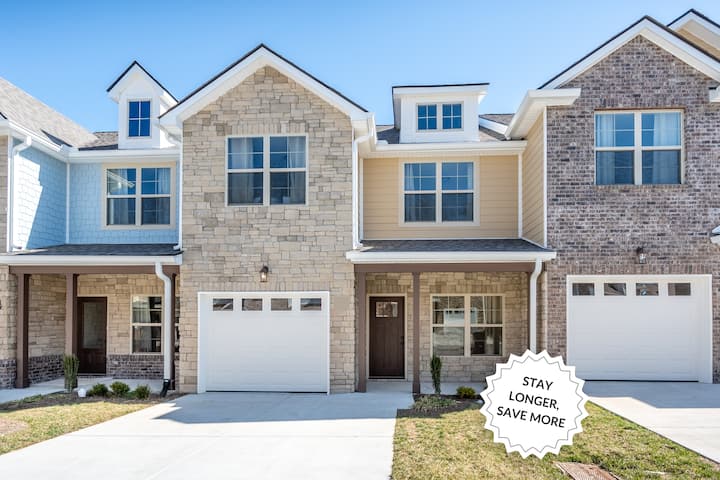 1 King 1 Queen 2 Double | Garage | Washer & Dryer - Old Hickory Lake, TN