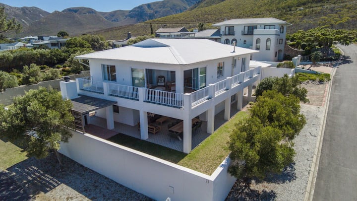 Zo'luha - Spacious Family Home - Hermanus