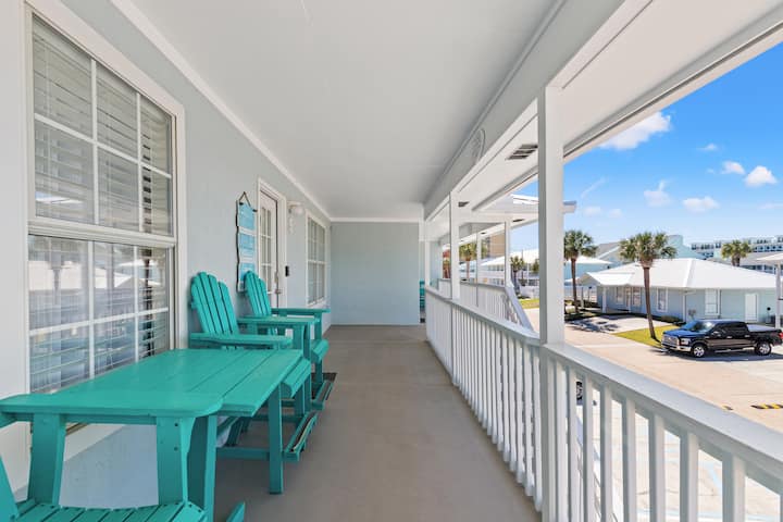 King Suite • Pool • Family Friendly W/beach Gear - Panama City Beach, FL