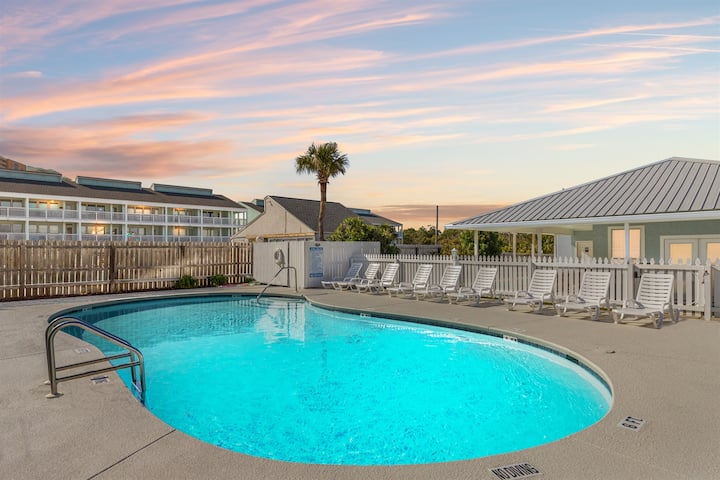 Budget Friendly 2br Beach Condo - Florida