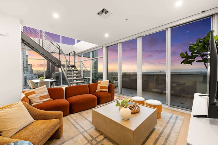 @Marbella Lane - Chic 2br Penthouse W/ Ocean Views - Long Beach, CA