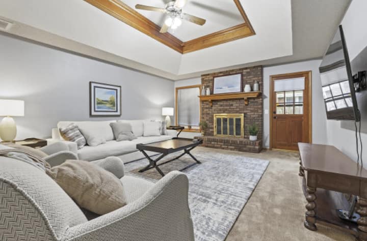 The Ravenwood Retreat - Springfield, MO