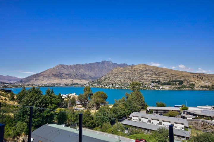 Goldrush Way 4br 3ba Lake & Mountain Views - Queenstown