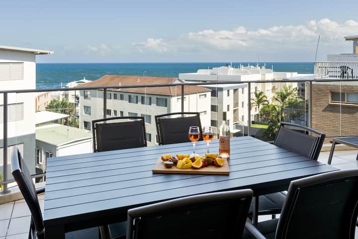 Coastal Bliss: 3br Unit Overlooking Kings Beach - Caloundra