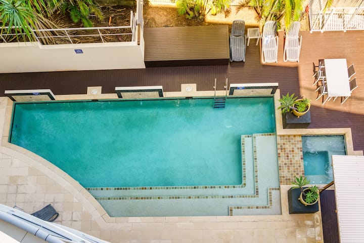 Coastal Bliss: 3br Unit Overlooking Kings Beach - Caloundra