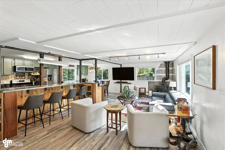 Historic Railroad Home Meets Modern Comfort - Anchorage, AK