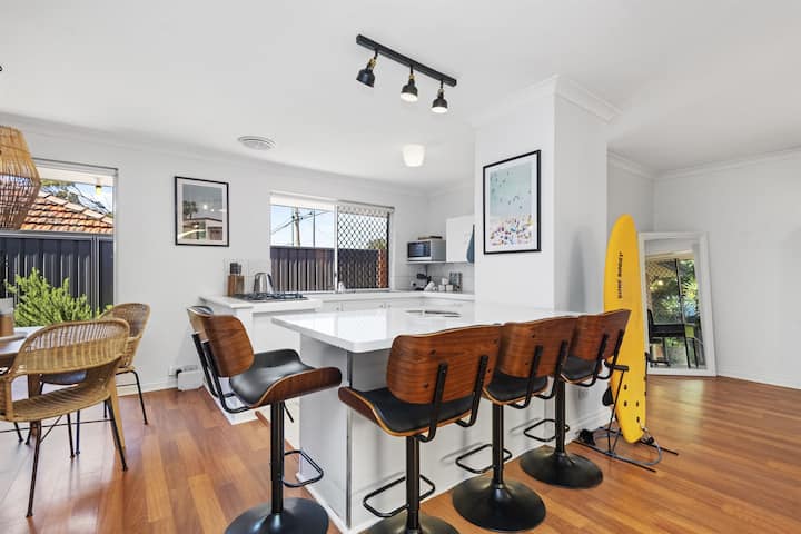 Villa Brisa Marina, 600m To Scarborough Beach! - Perth, Australia