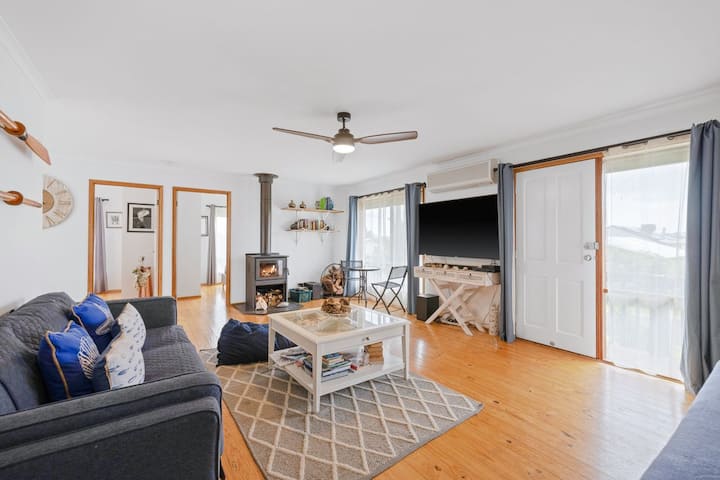 Old Sea Dog's Retreat - Phillip Island