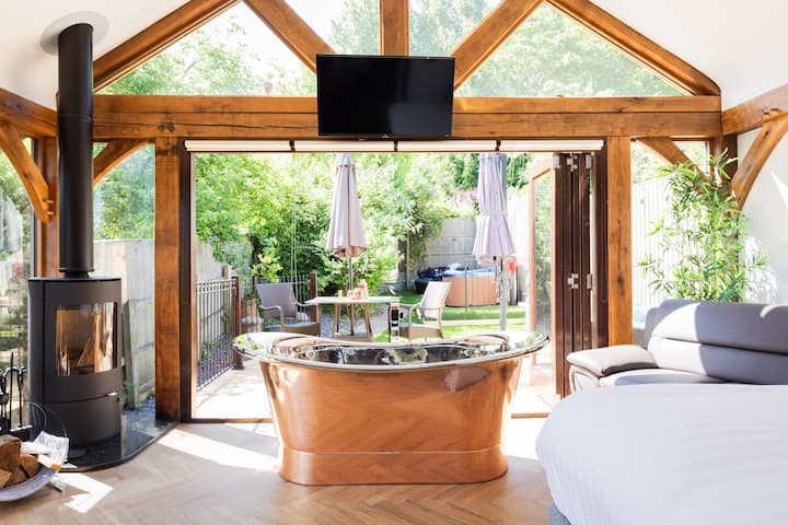 Luxury Copper Bath Olivias Roost - Weston-super-Mare