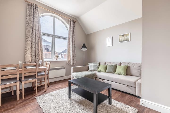Cosy Central Windsor Apartment & Parking - Maidenhead
