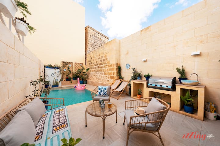 Eco-friendly Townhouse With Pool In Nadur - Malta