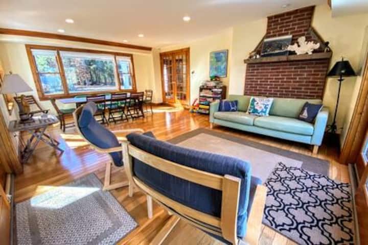 Salt Pond Cottage - Bristol Beach, Falmouth